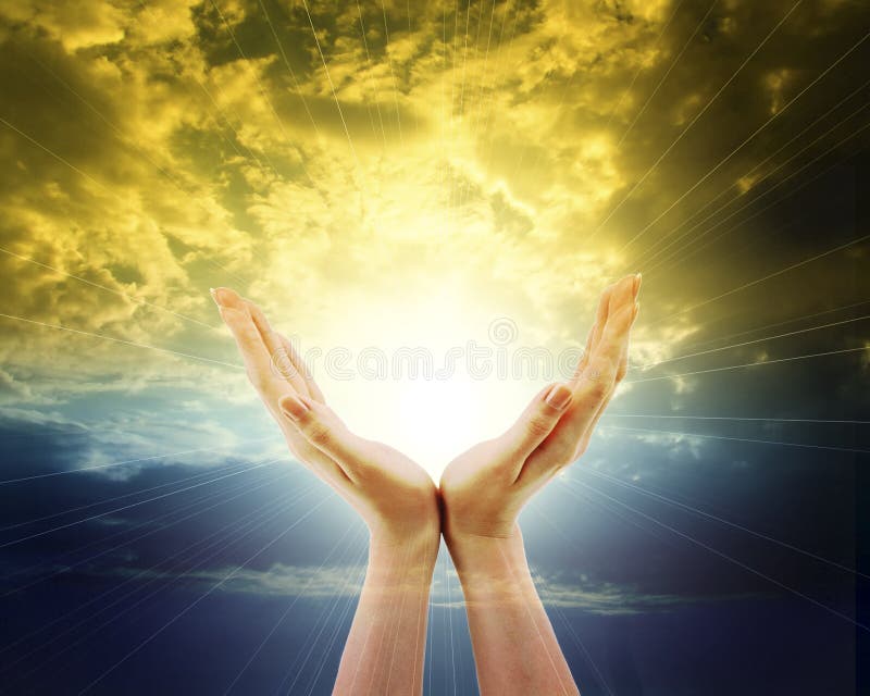 Manos Extendidas Hacia El Sol Y El Cielo Imagen de archivo - Imagen de ...