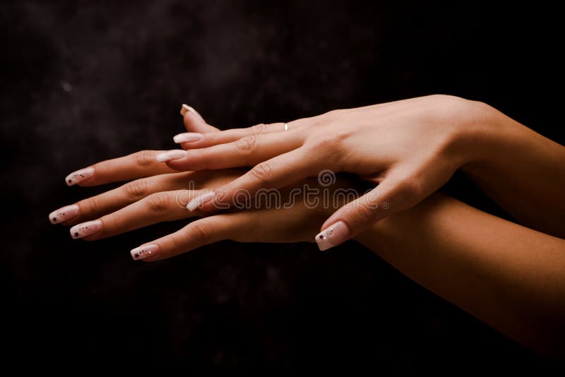 Manos femeninas imagen de archivo. Imagen de belleza, cierre - 9990685