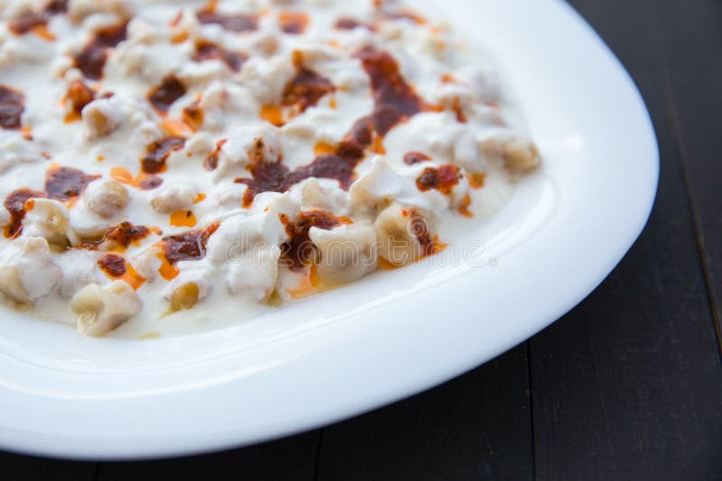 Manti turco tradicional foto de archivo. Imagen de menta - 149811058