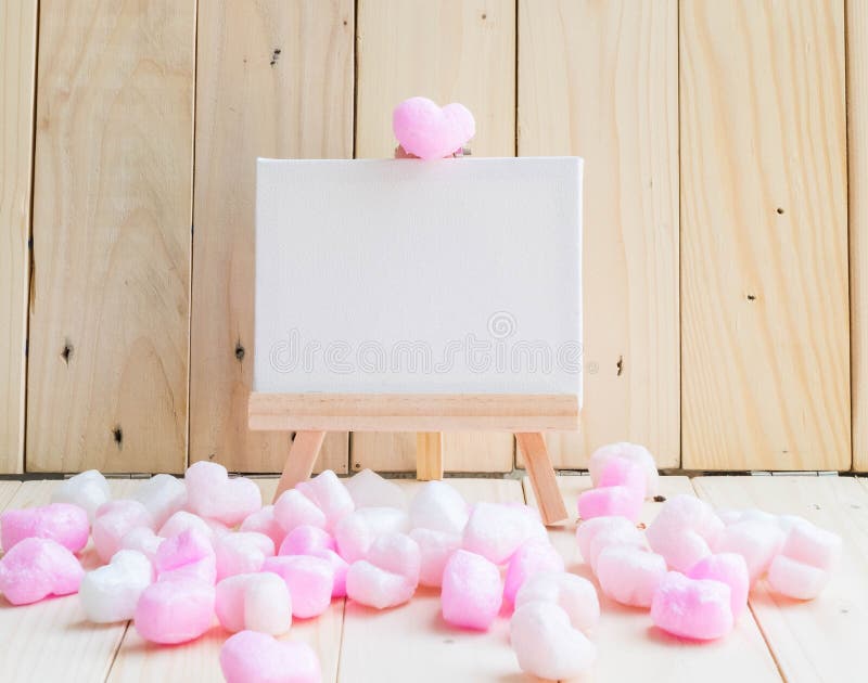 Manuar Blanco En Blanco Con Los Corazones Rosados Foto de archivo ...