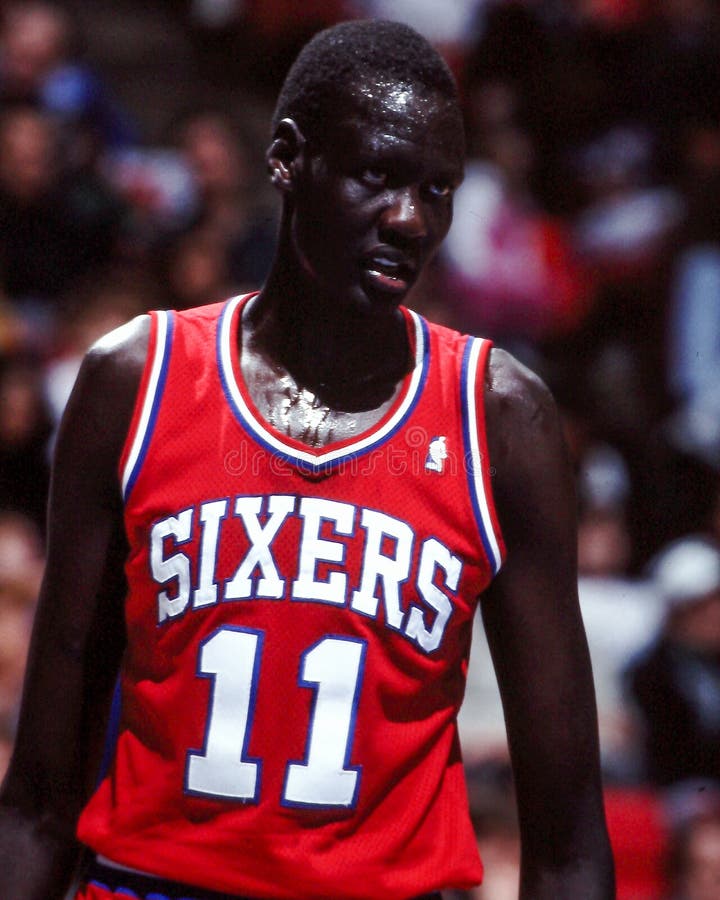 Manute Bol, Los Philadelphia 76ers Foto de archivo editorial - Imagen ...