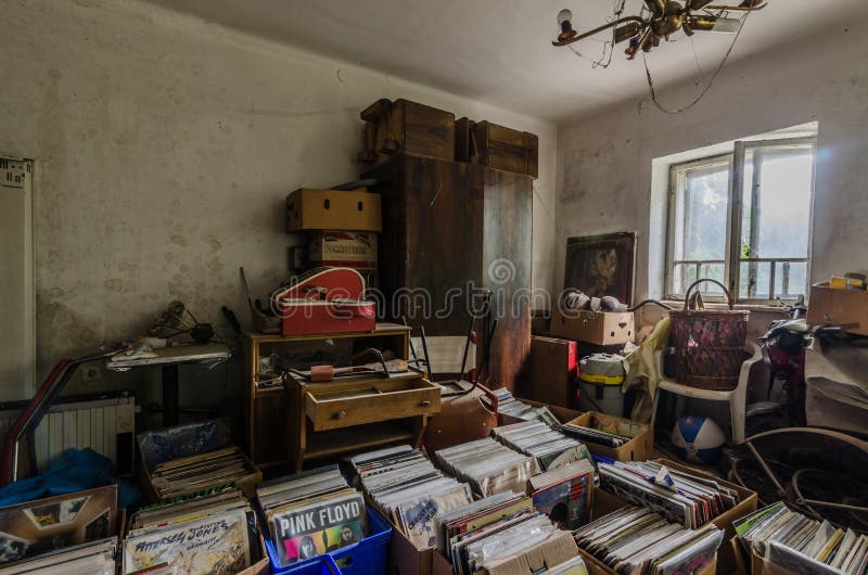 Vinyl records in a house editorial photography. Image of uninhabited ...