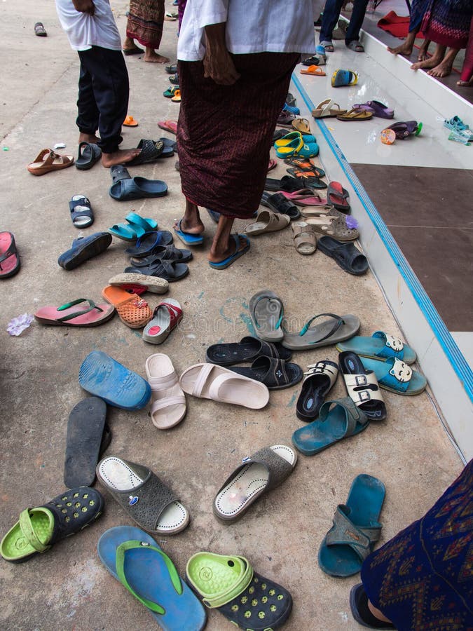 Many Slippers Kathin Ceremony Editorial Photo - Image of green ...