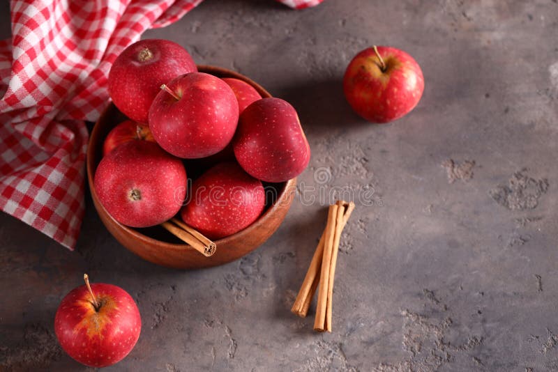 Manzanas Rojas Maduras Comida Saludable Foto de archivo - Imagen de ...