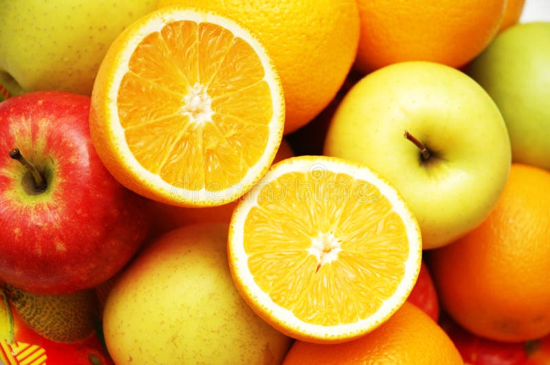 Manzanas Y Naranjas En La Bandeja Foto de archivo - Imagen de naranjas ...