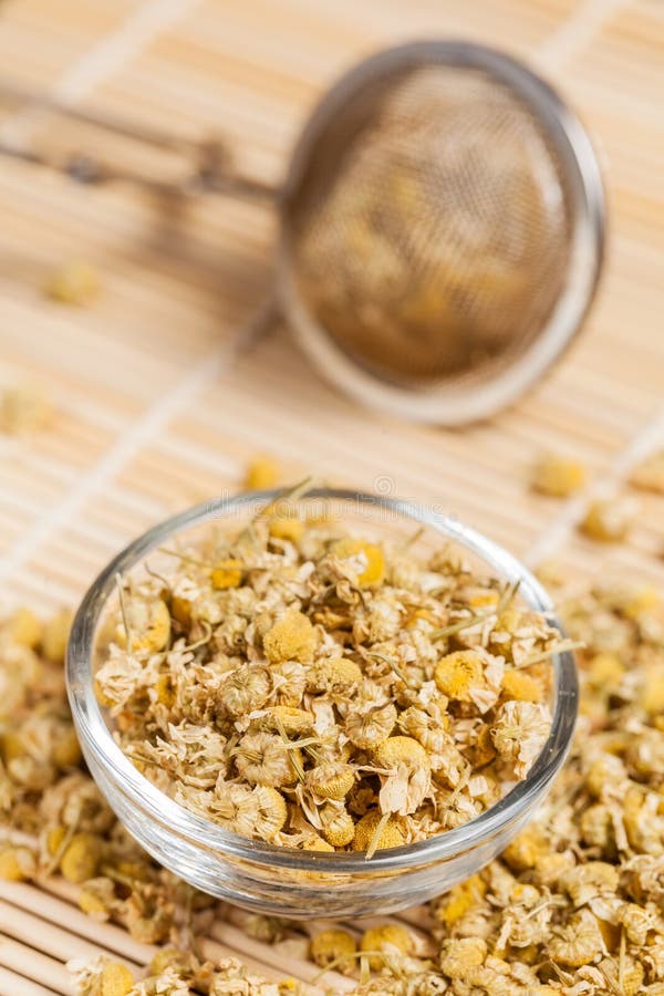 Manzanilla Seca En Un Plato De Cristal Foto de archivo - Imagen de ...