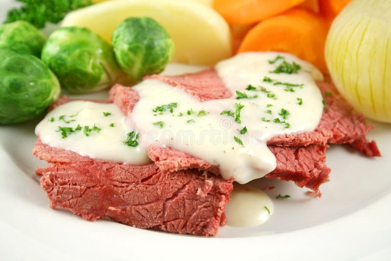 Corned Beef e salsa bianca immagine stock. Immagine di pranzo - 5153797