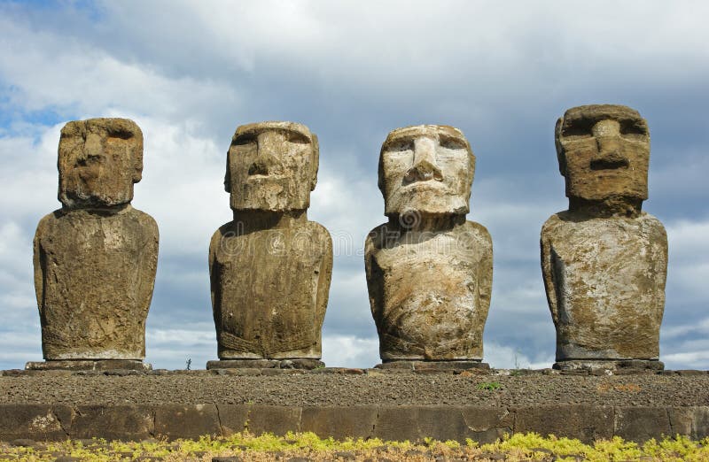 Maoi en la isla de pascua imagen de archivo. Imagen de estatua - 25358259