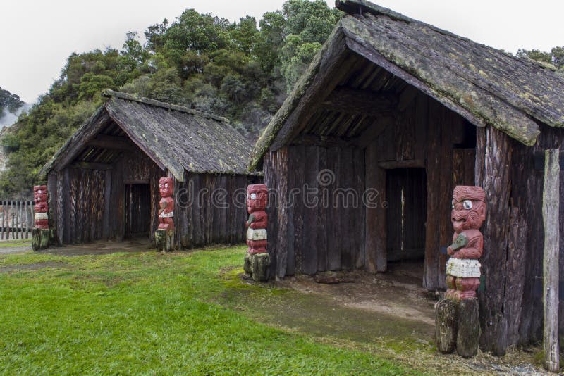 Maori inheemse woning redactionele foto. Image of eiland - 110950606