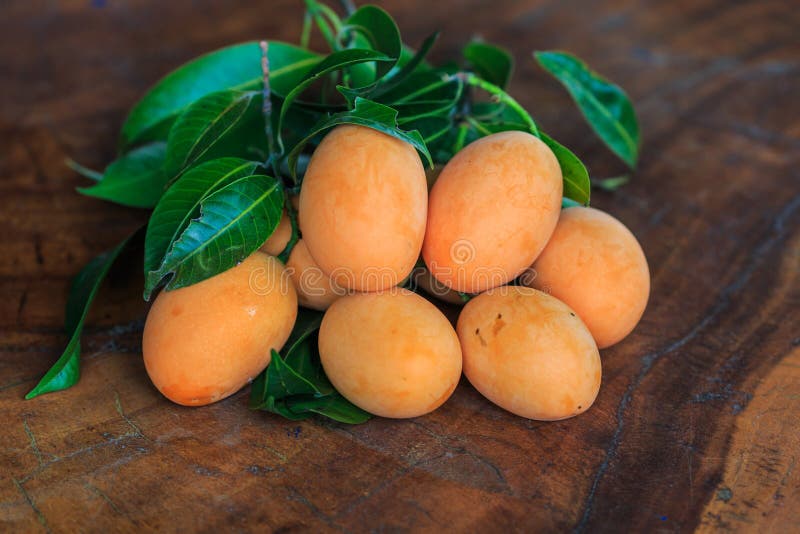 Maprang Marian Plum or Plum Mango Stock Photo - Image of fruit, bunch ...