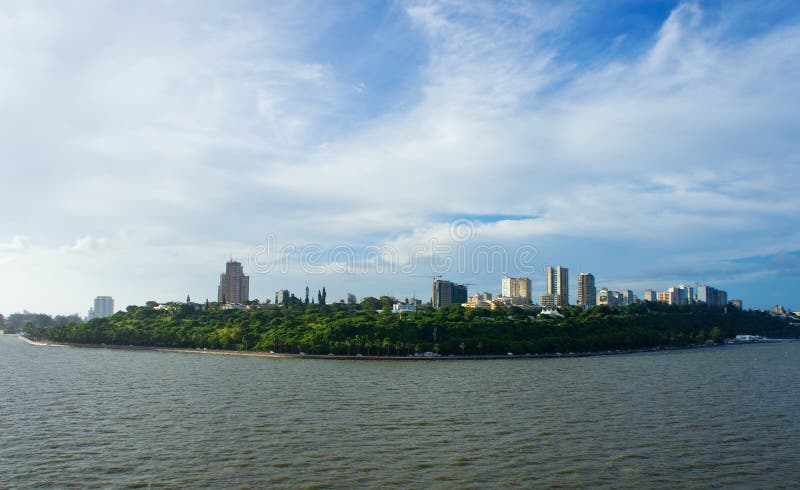 Scene of ships at Maputo editorial stock image. Image of bright - 31911899