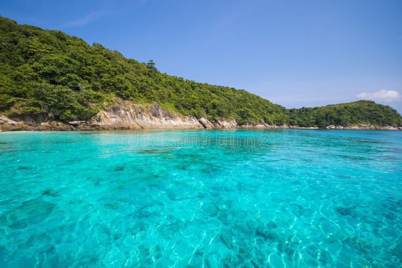 Mar azul calmo dos mares imagem de stock. Imagem de curso - 62023691