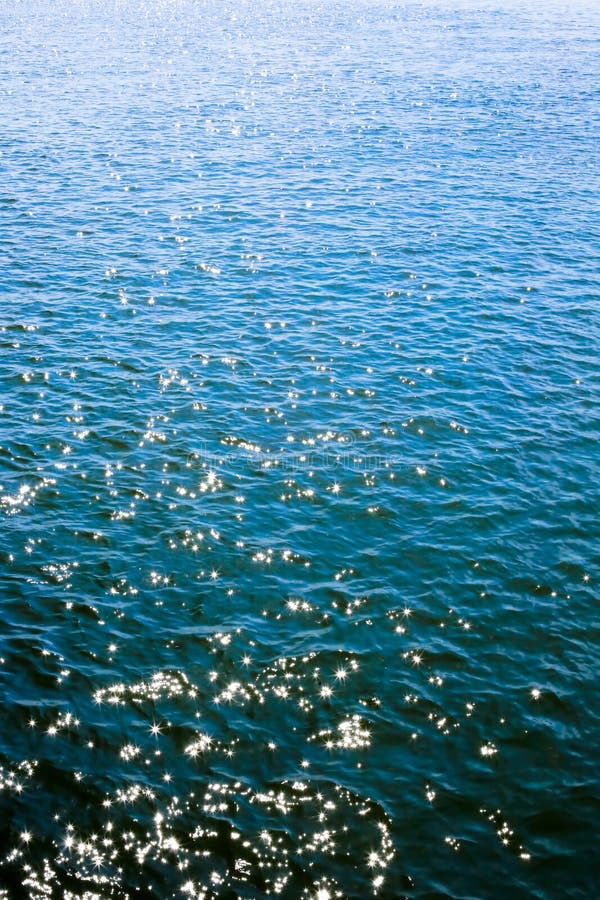 Mar azul claro imagen de archivo. Imagen de cubo, modelo - 95955339