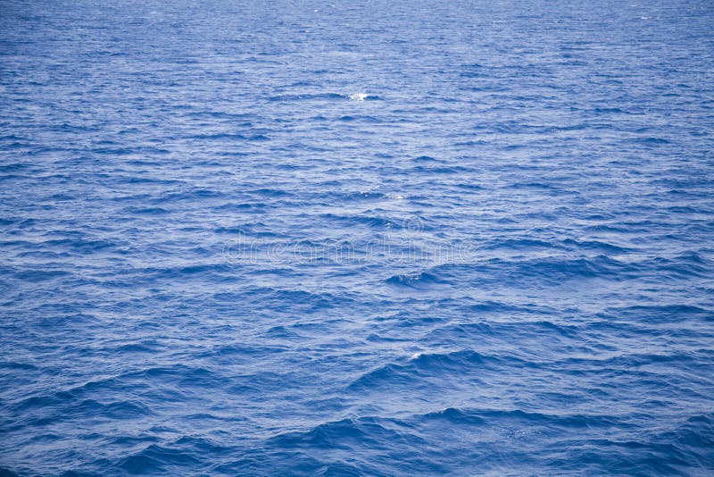 Mar azul profundo imagen de archivo. Imagen de calma, océano - 5882093