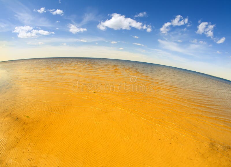Mar blanco de la costa imagen de archivo. Imagen de cubo - 14999091