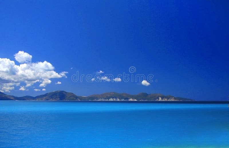 Mar De La Turquesa Del Cielo Azul Foto de archivo - Imagen de nubes ...