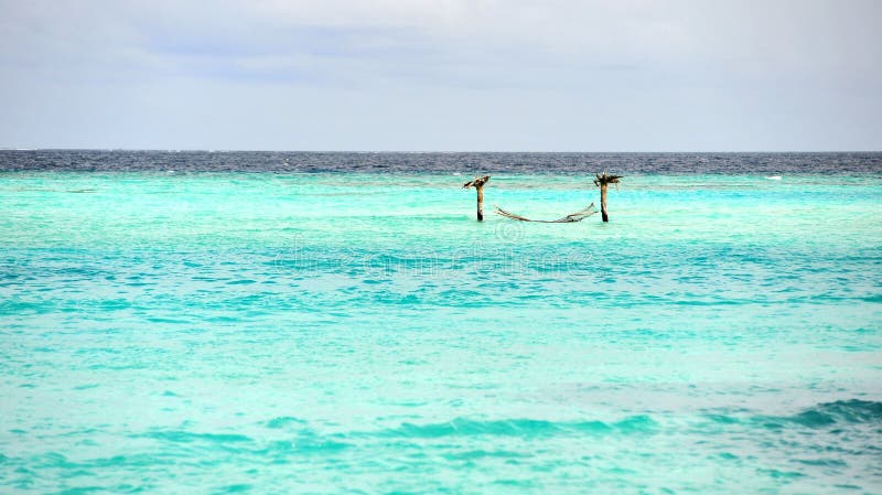 Mar De La Turquesa En Maldives Imagen de archivo - Imagen de ondulado ...