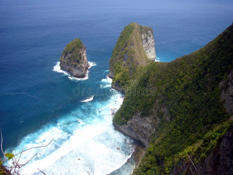 Mar e isla foto de archivo. Imagen de isla, acometidas - 3415966