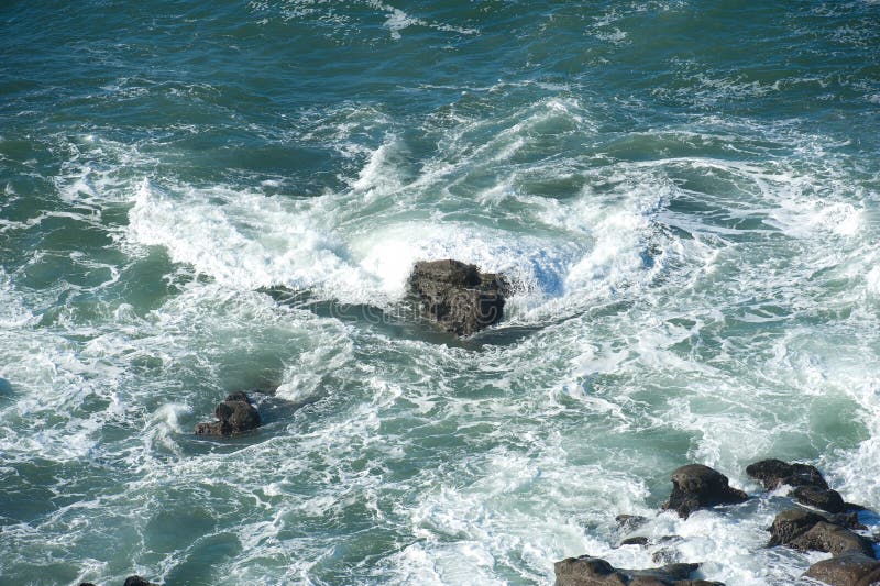 Mar Feroz No Litoral De Oregon Imagem de Stock - Imagem de areia ...