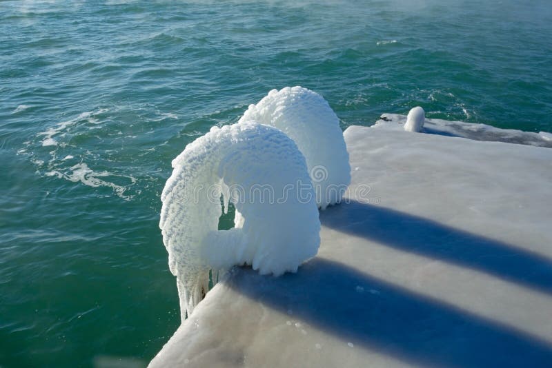 Mar frío del invierno imagen de archivo. Imagen de hielo - 55278991