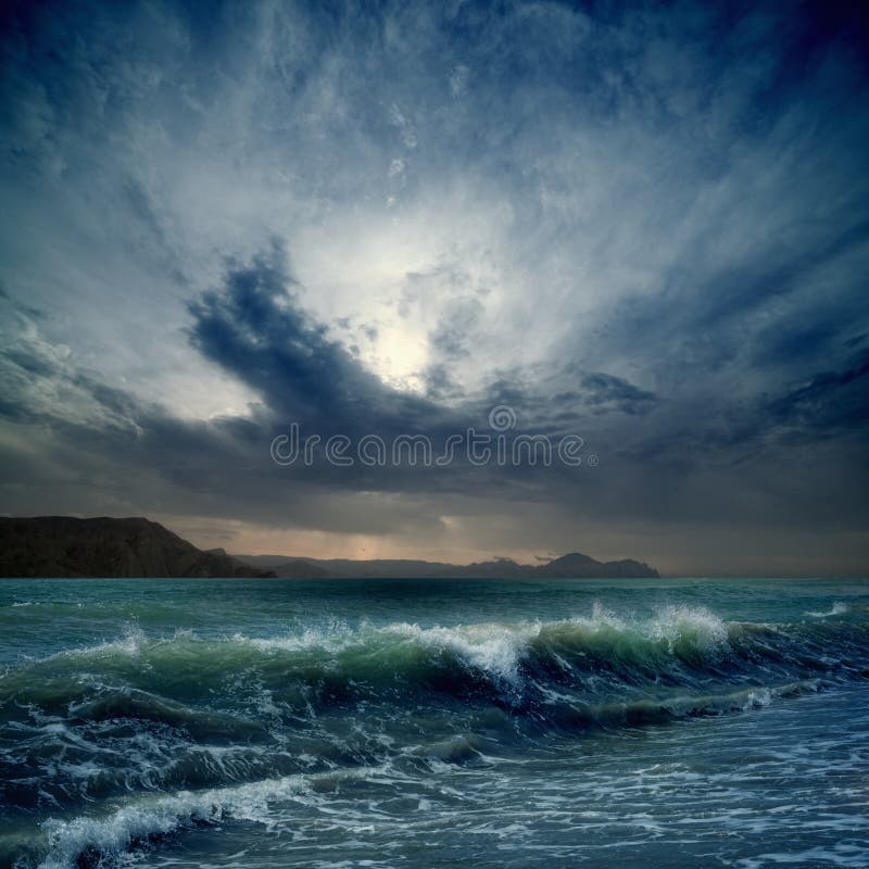 Mar tormentoso foto de stock. Imagem de céu, horizonte - 32421046