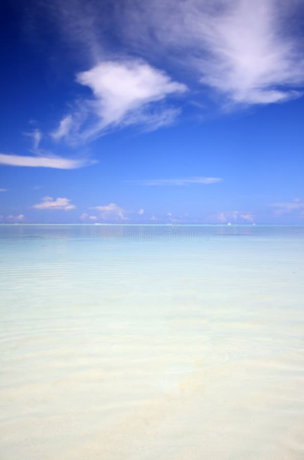 Mar tropical imagen de archivo. Imagen de cielo, aislamiento - 5495249