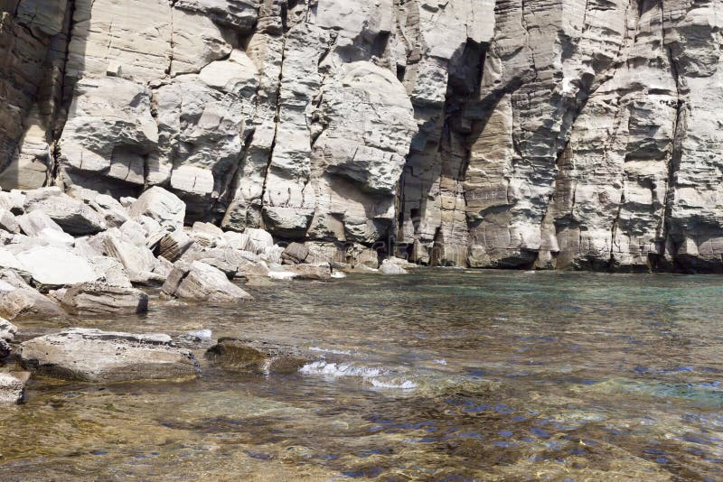 Mar y rocas imagen de archivo. Imagen de horizonte, costa - 31811637