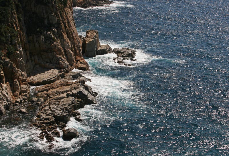 Mar y rocas foto de archivo. Imagen de cubo, paisaje, rocas - 5300062