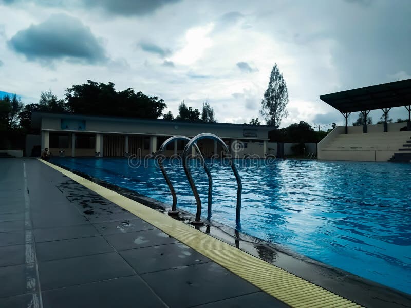 Marabunta swimming pool stock photo. Image of horizon - 290613332