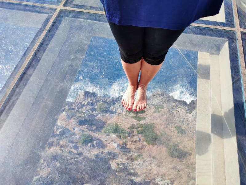 Maratea - Turista a Piedi Nudi Sulla Skywalk Stock Image - Image of ...