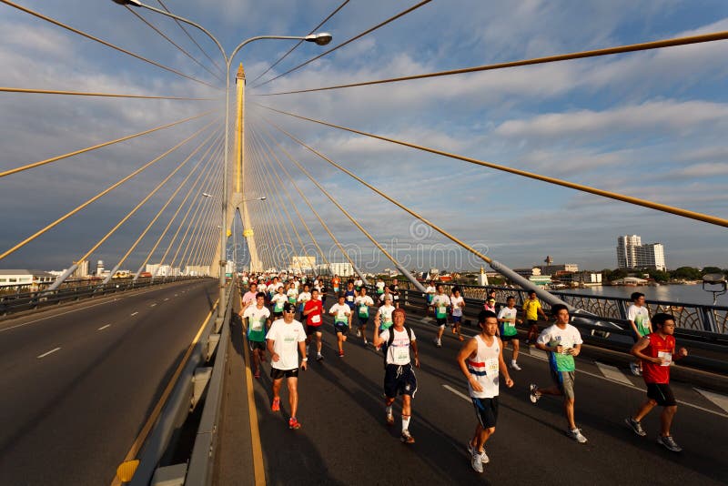 Runners Crossing Verrazano Bridge Editorial Stock Image - Image of ...