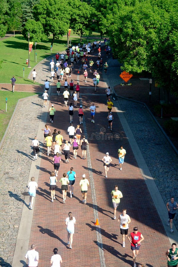 Marathon Runners editorial photography. Image of minneapolis - 5465042