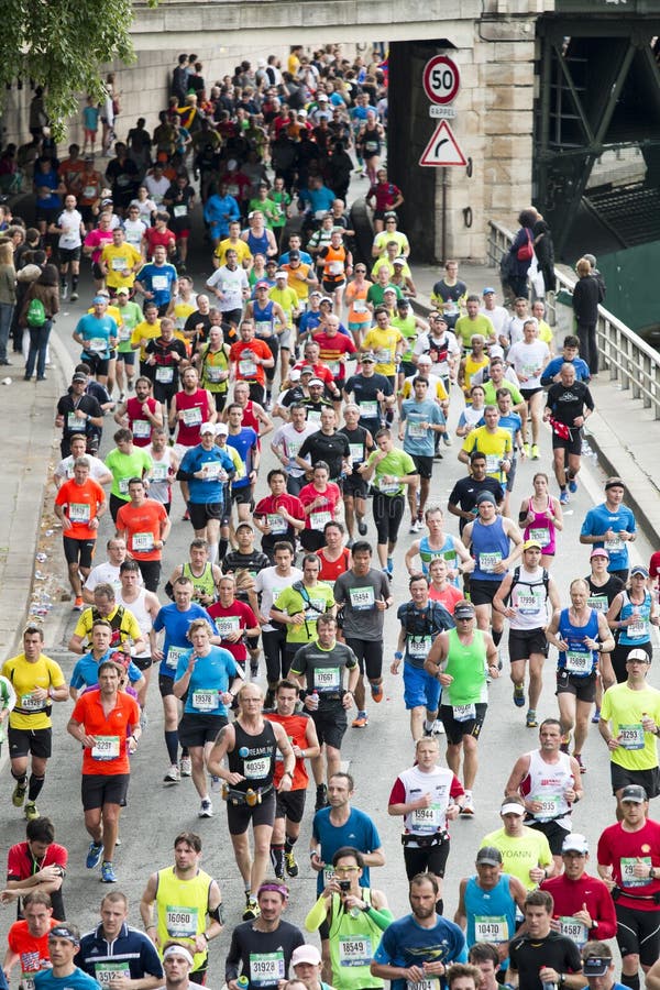 Marathon runners in paris editorial stock image. Image of street - 39539749