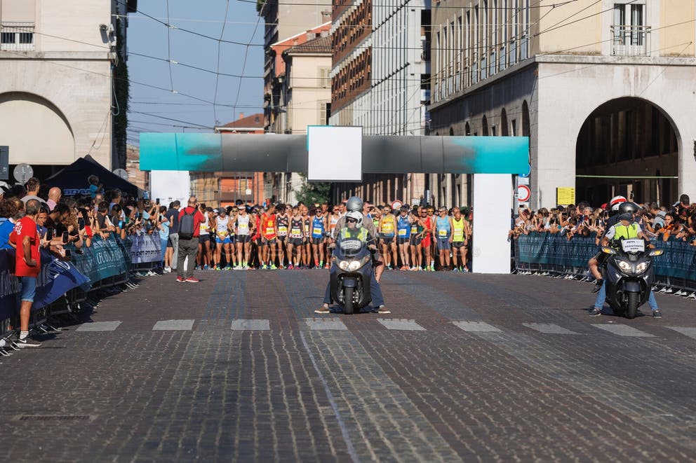Marathon Runners Ready for the Race at Starting Line Editorial Photo ...