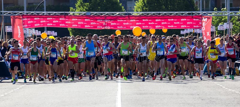 Marathonlauf redaktionelles stockfotografie. Bild von freizeit - 40396742