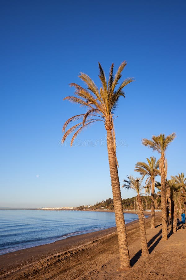 Marbella-Strand Auf Costa Del Sol in Spanien Stockfoto - Bild von ...