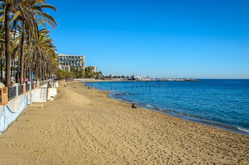 Marbella-Strand Auf Costa Del Sol in Spanien Stockfoto - Bild von ...