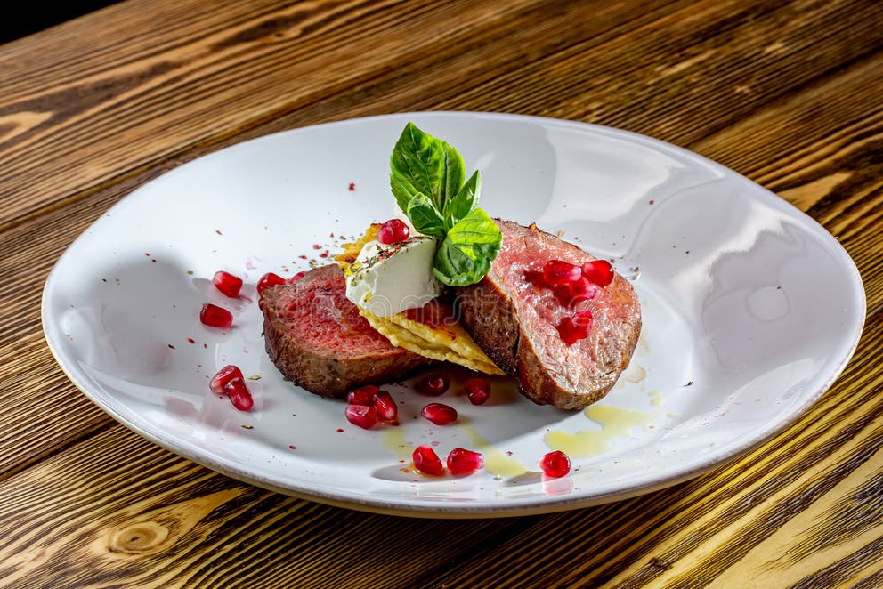 Marbled Beef Minion Steak Fried Properly so that the Middle is Pink ...