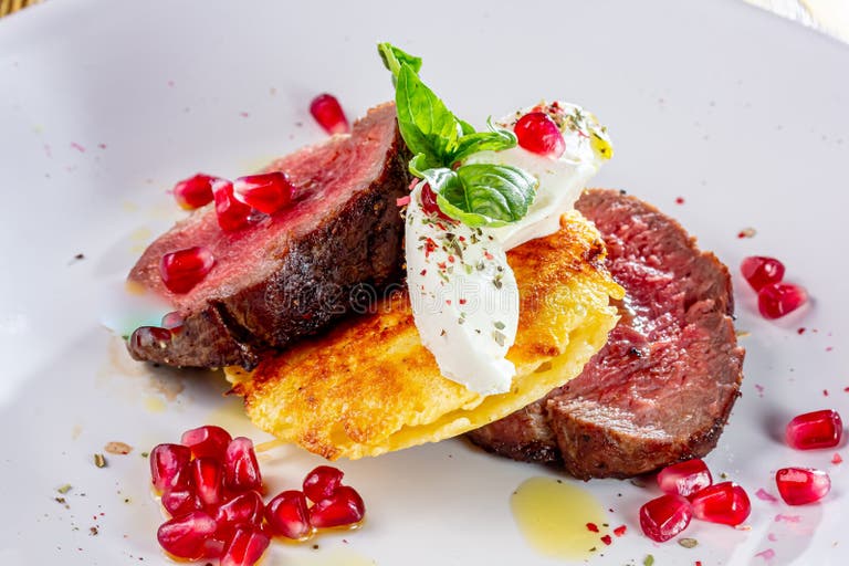 Marbled Beef Minion Steak Fried Properly so that the Middle is Pink ...