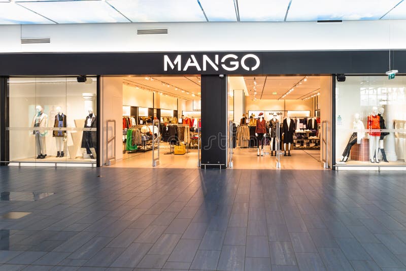 Marca De Mango De Moda Interior De Tienda De Ropa. Kaunas Lithuania 27 ...