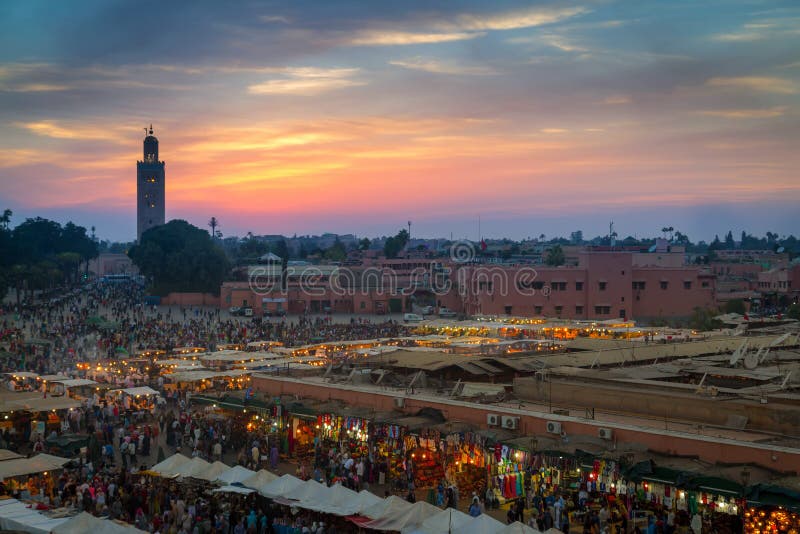 Marché de Marrakech photo stock. Image du minaret, fairytale - 36504630