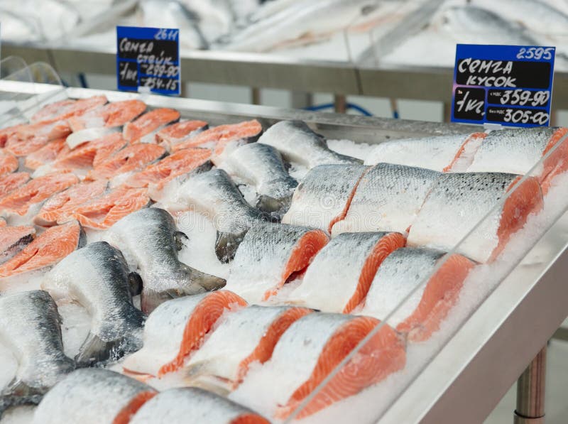 Poissons au supermarché photo stock. Image du vivacité - 45877872