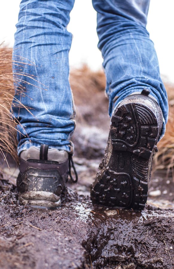 Semelle D'une Chaussure De Hausse Couverte Dans La Boue Image stock ...