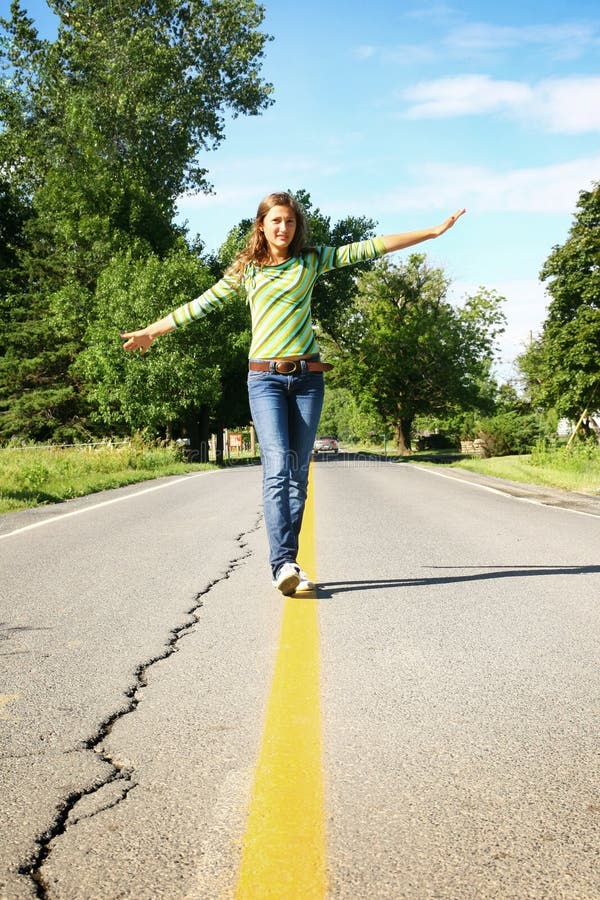 Marche image stock. Image du campagne, rapport, rural - 16422683