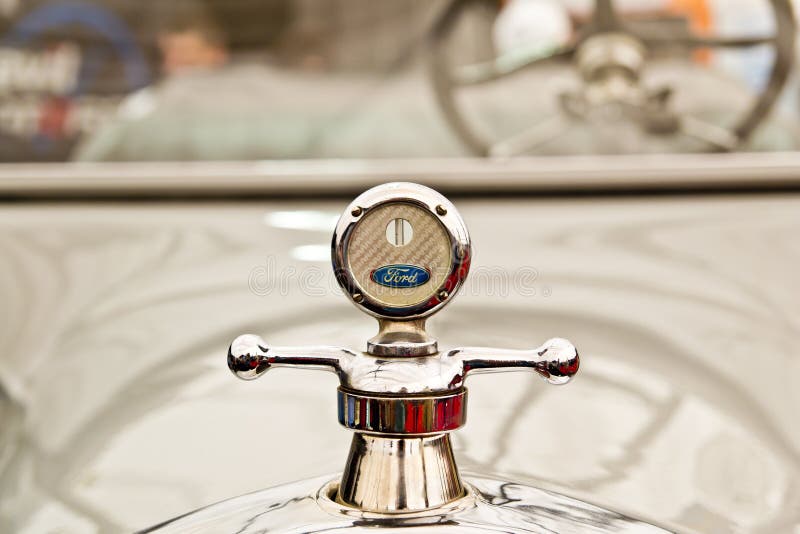 Marchio del Ford fotografia editoriale. Immagine di automobili - 24186392