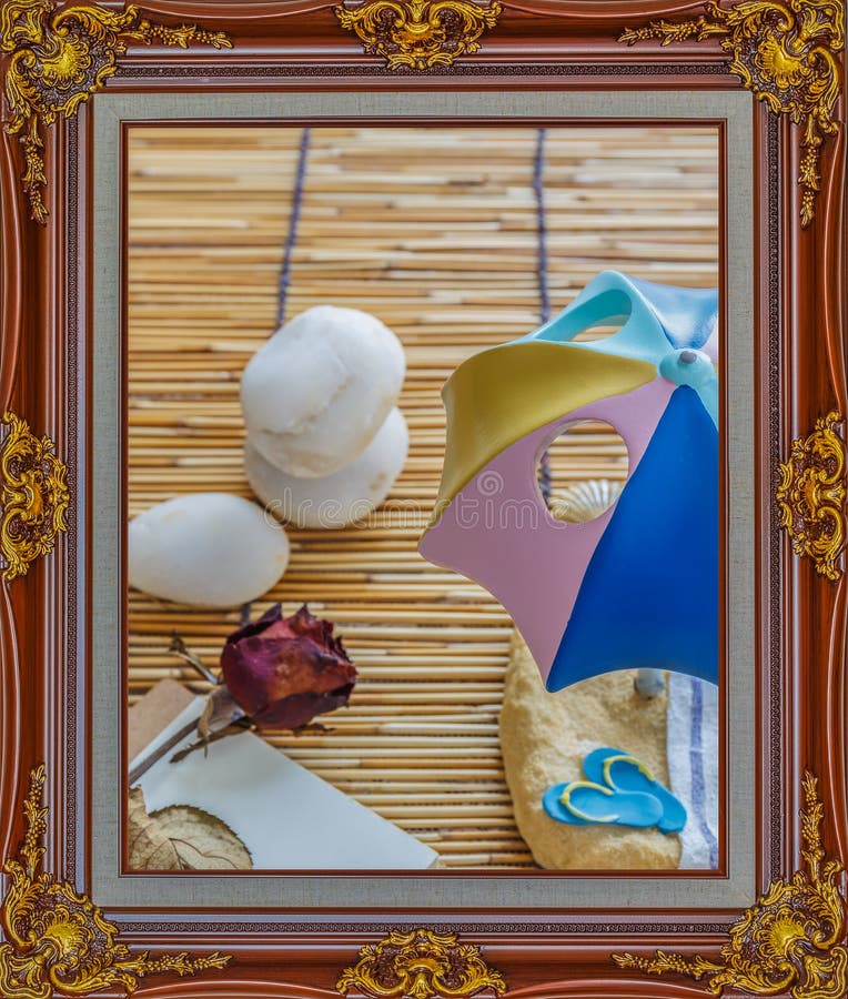 Marco Antiguo Del Color Oro De La Mirada Foto de archivo - Imagen de ...