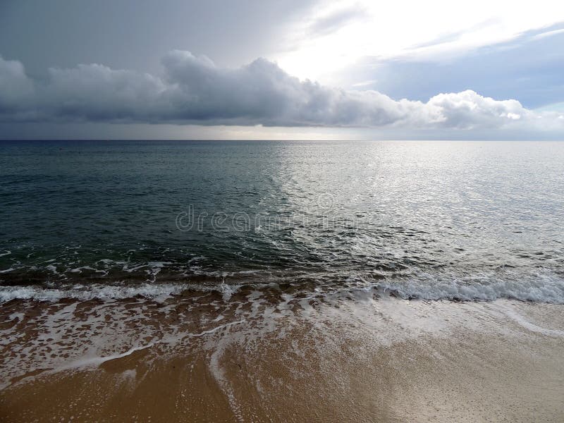 Mare Calmo Dopo La Tempesta Fotografia Stock - Immagine di spiaggia ...