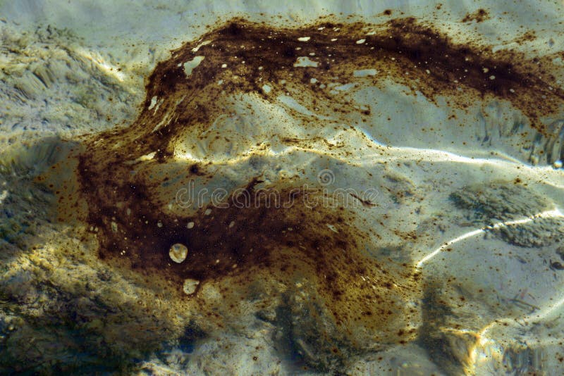 Mare dell'olio di catrame fotografia stock. Immagine di liquido - 57411110