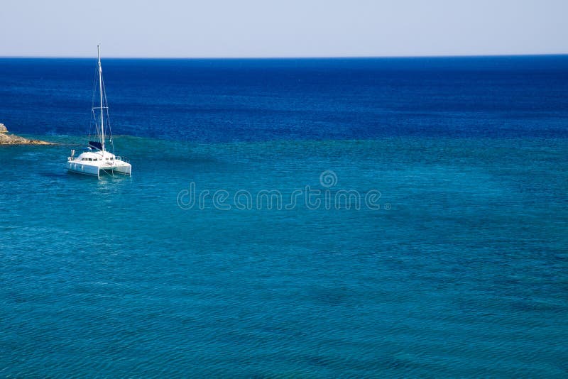 Mare di Rodos fotografia stock. Immagine di destinazione - 88984832