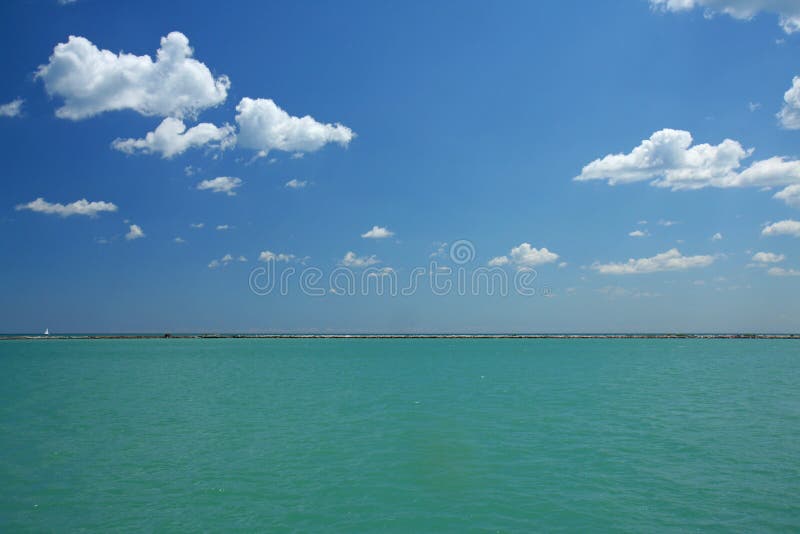 Mare e cielo immagine stock. Immagine di cielo, mare, puntello - 2804573
